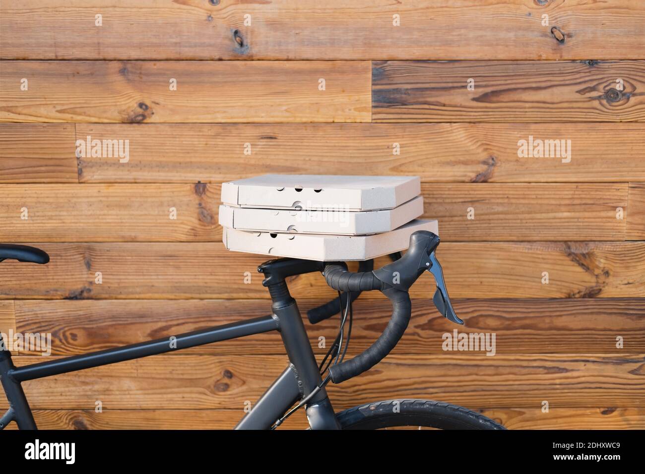 Courier bike box hi-res stock photography and images - Alamy