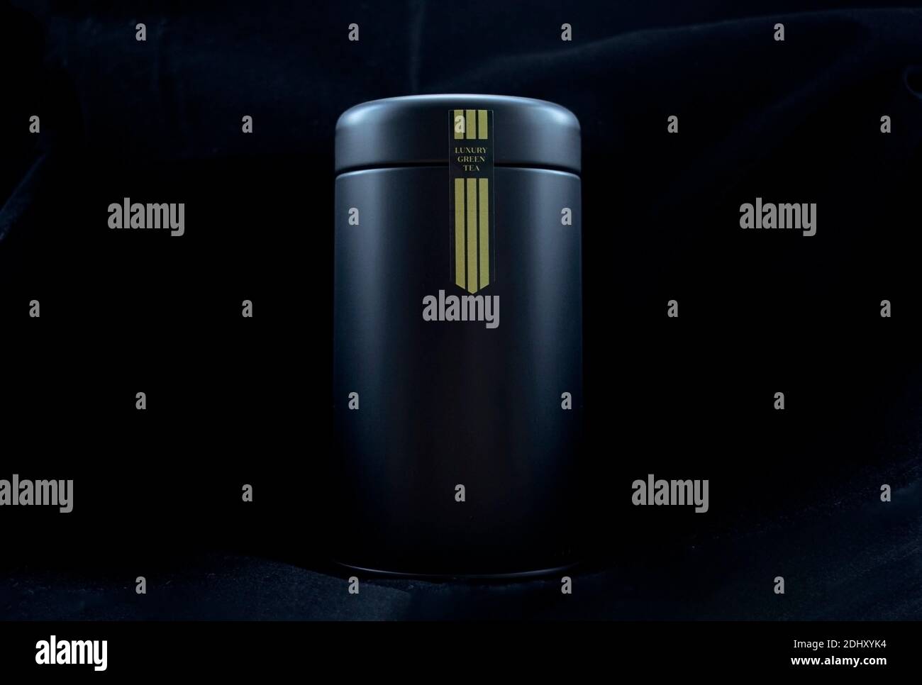 Minimalist photo of luxurious matcha powder / green tea box / packaging ...