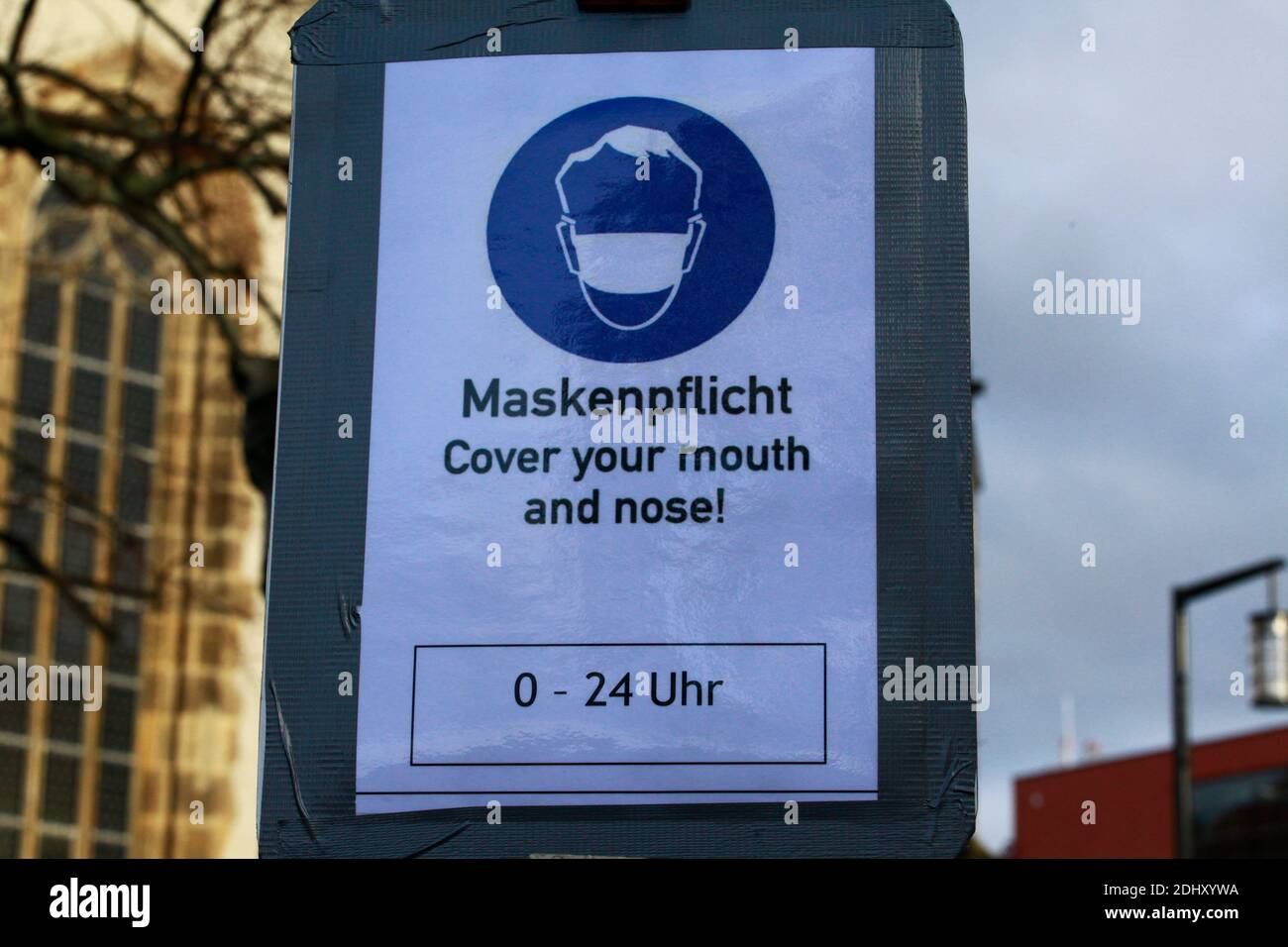 schild hinweisschild corona schutzverordnung maskenpflicht covid Stock ...