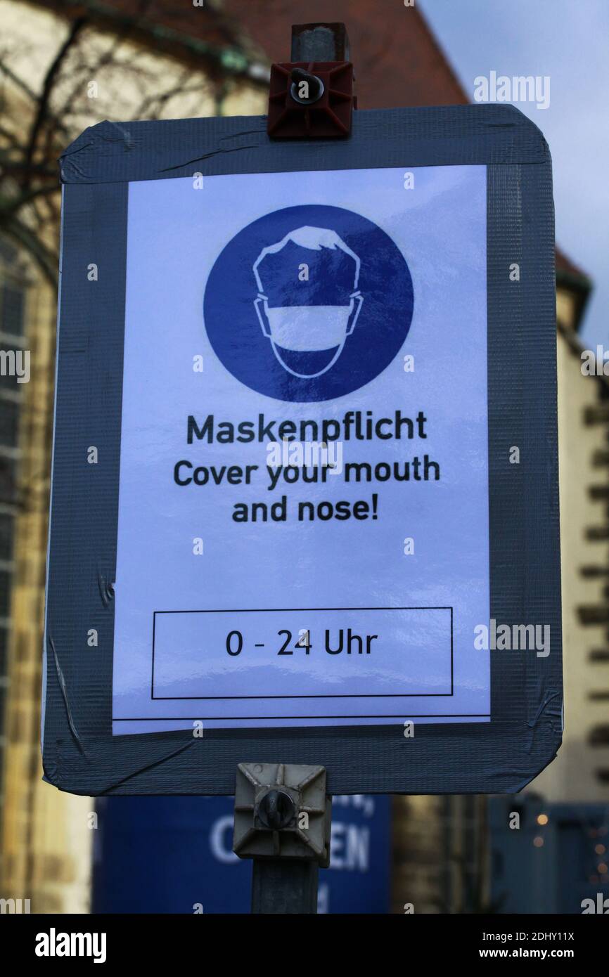 schild hinweisschild corona schutzverordnung maskenpflicht covid Stock ...