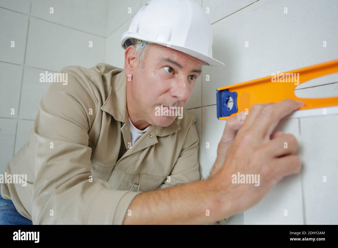 man works from spirit level Stock Photo - Alamy