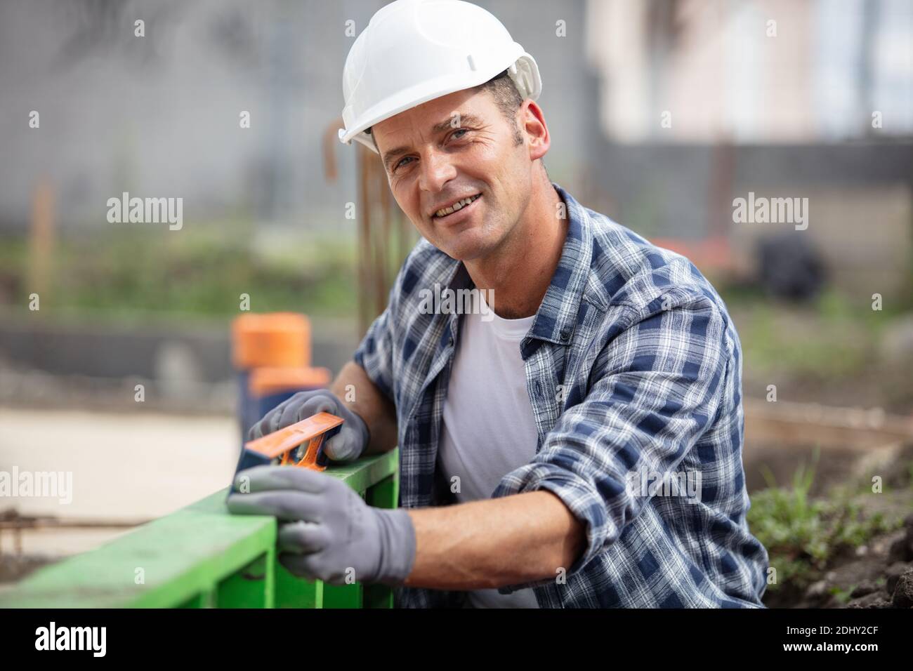 Woman holding building level hi-res stock photography and images - Alamy