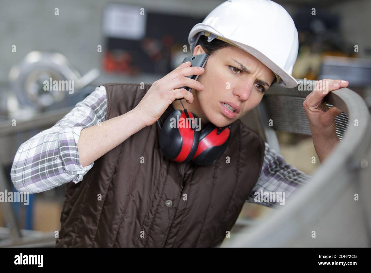 Engineer problem solving woman hi-res stock photography and images - Alamy