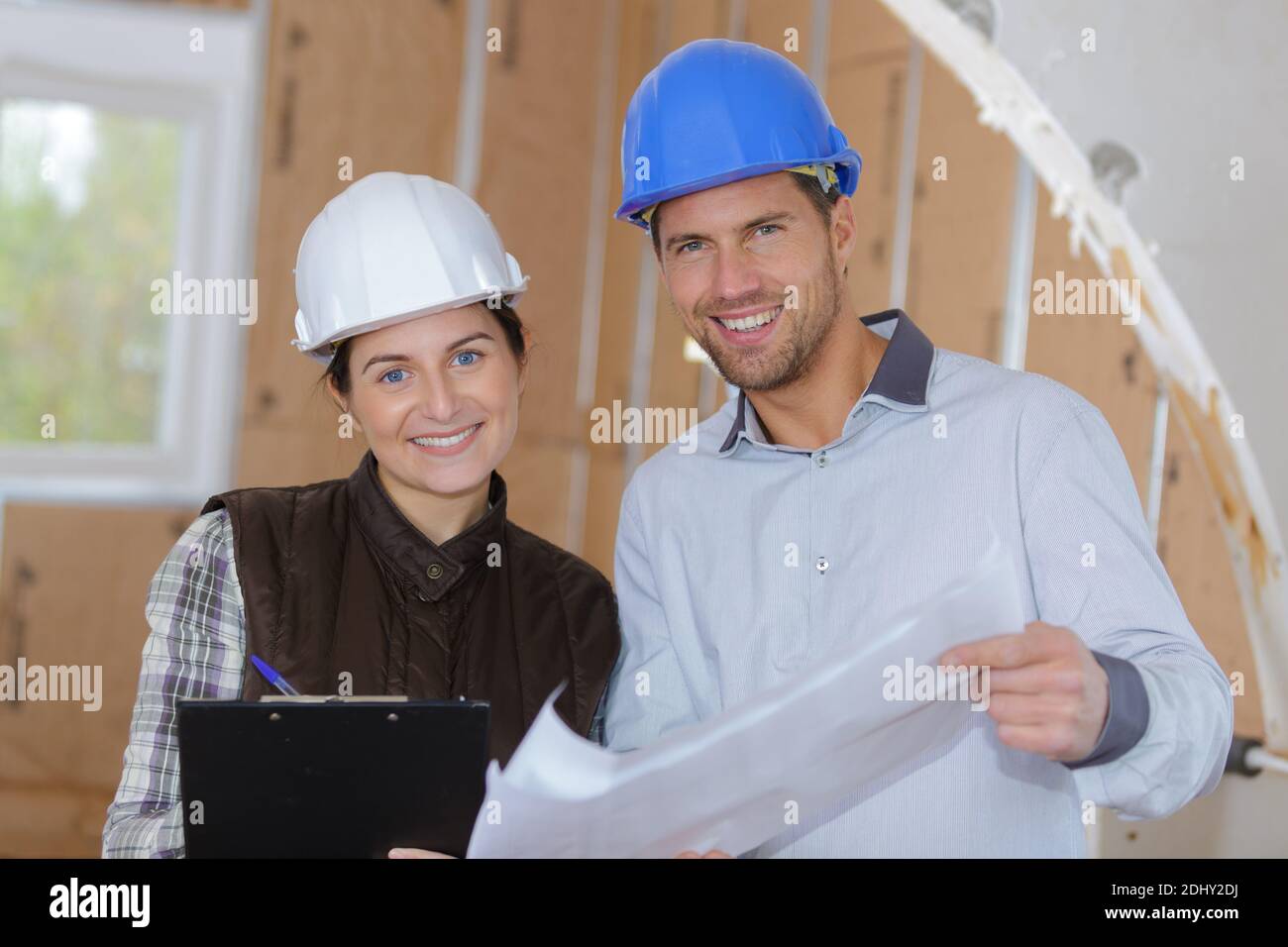 architect and female foreman posing Stock Photo - Alamy