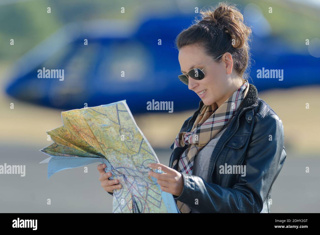 Pilot reading map hi-res stock photography and images - Alamy