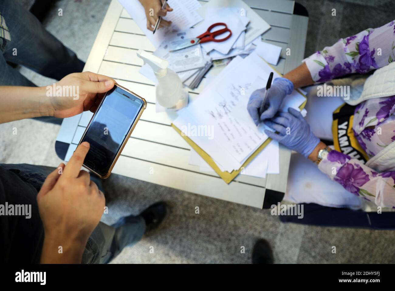 Digital voting 2020 hi-res stock photography and images - Alamy