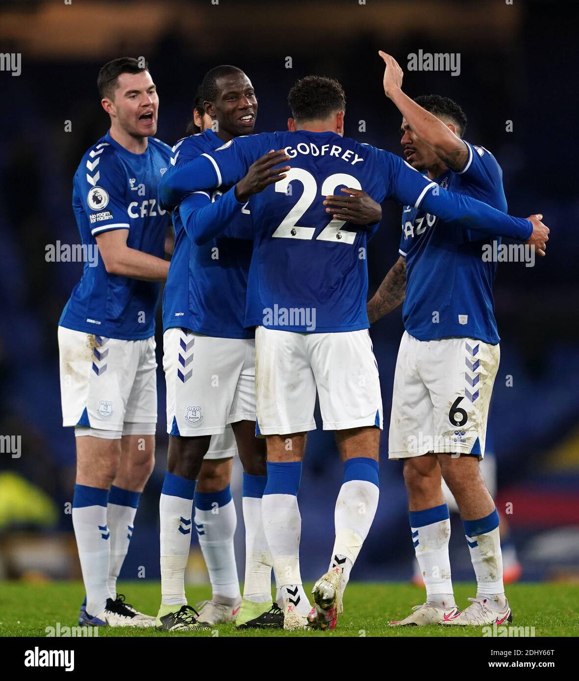 Everton players celebrate victory hi-res stock photography and images ...