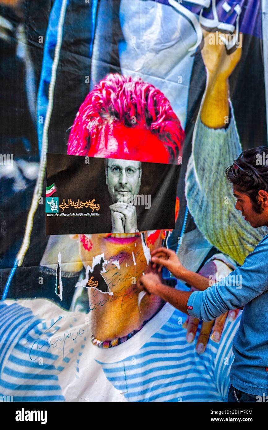 Iranian propaganda posters hi-res stock photography and images - Alamy