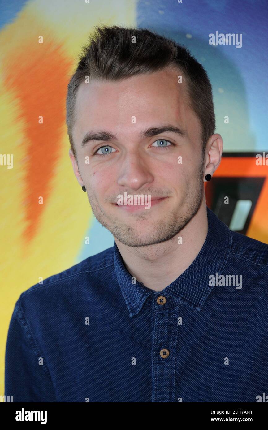 Squeezie assiste a la premiere de Ratchet et Clank au cinema MK2 ...