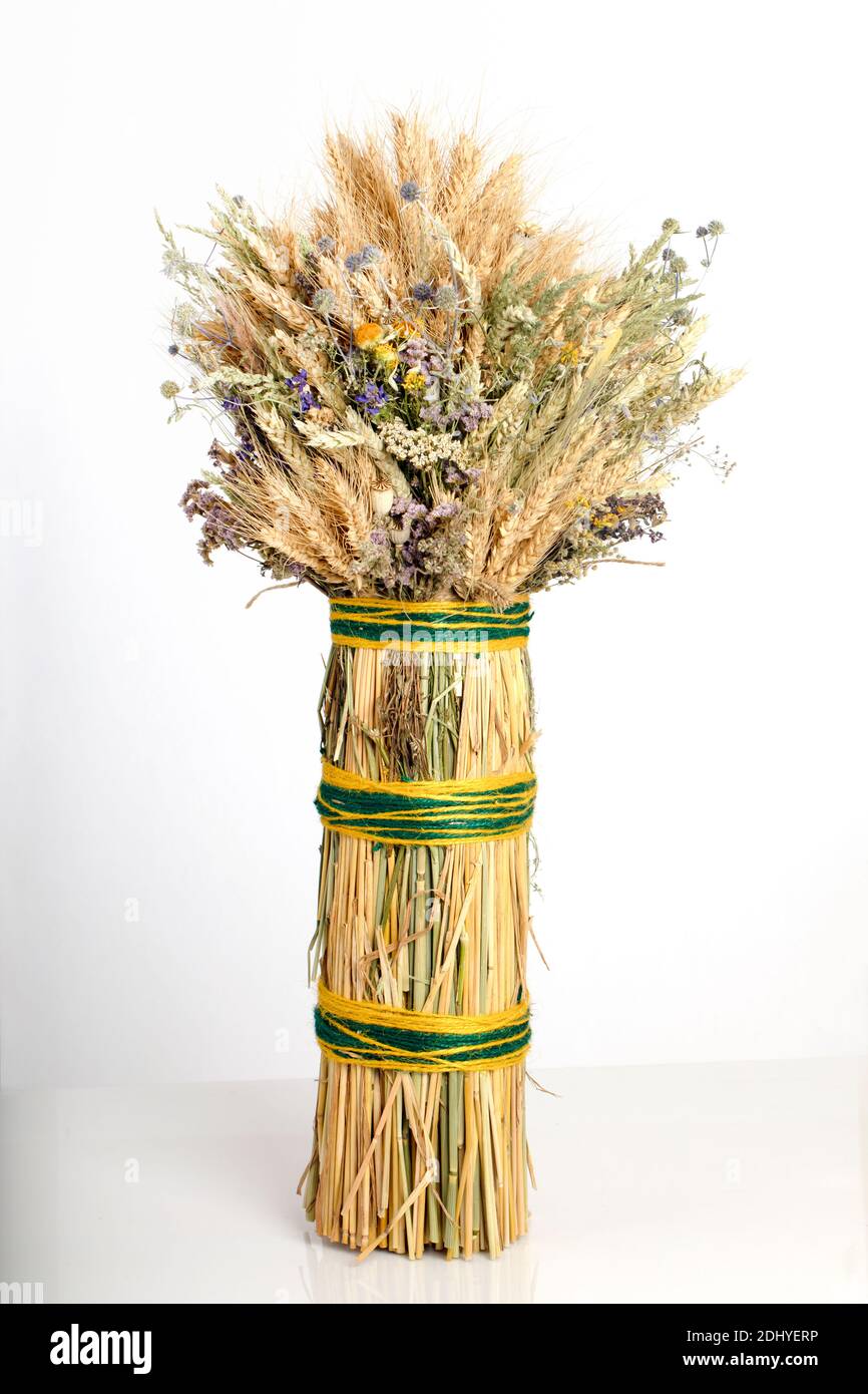 Didukh is a symbol of harvest, prosperity, wealth, immortal ancestor ...