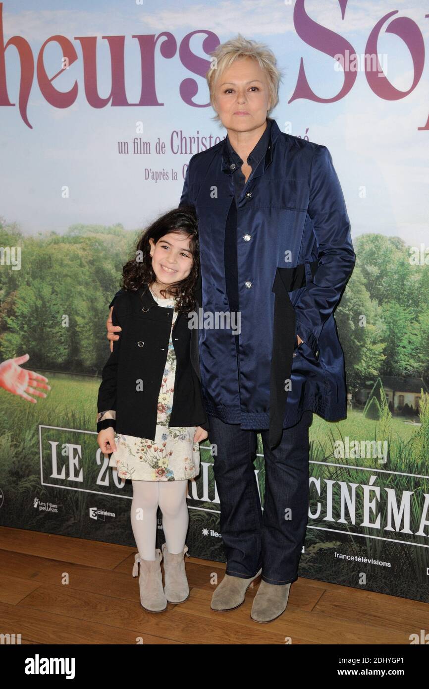 Caroline Grant, Muriel Robin assistent a la premiere de 'Les Malheurs ...