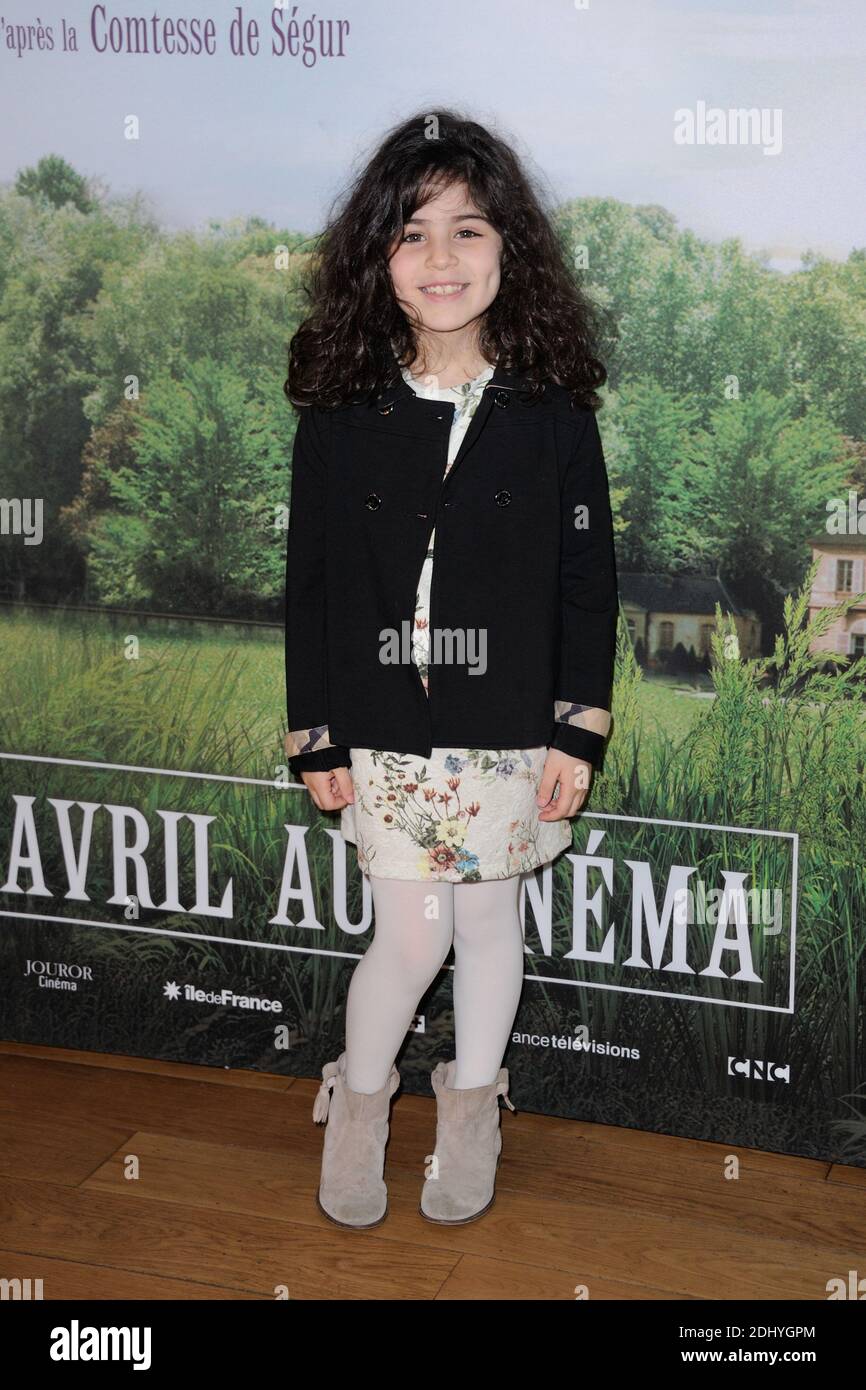 Caroline Grant assiste a la premiere de 'Les Malheurs de Sophie' au ...