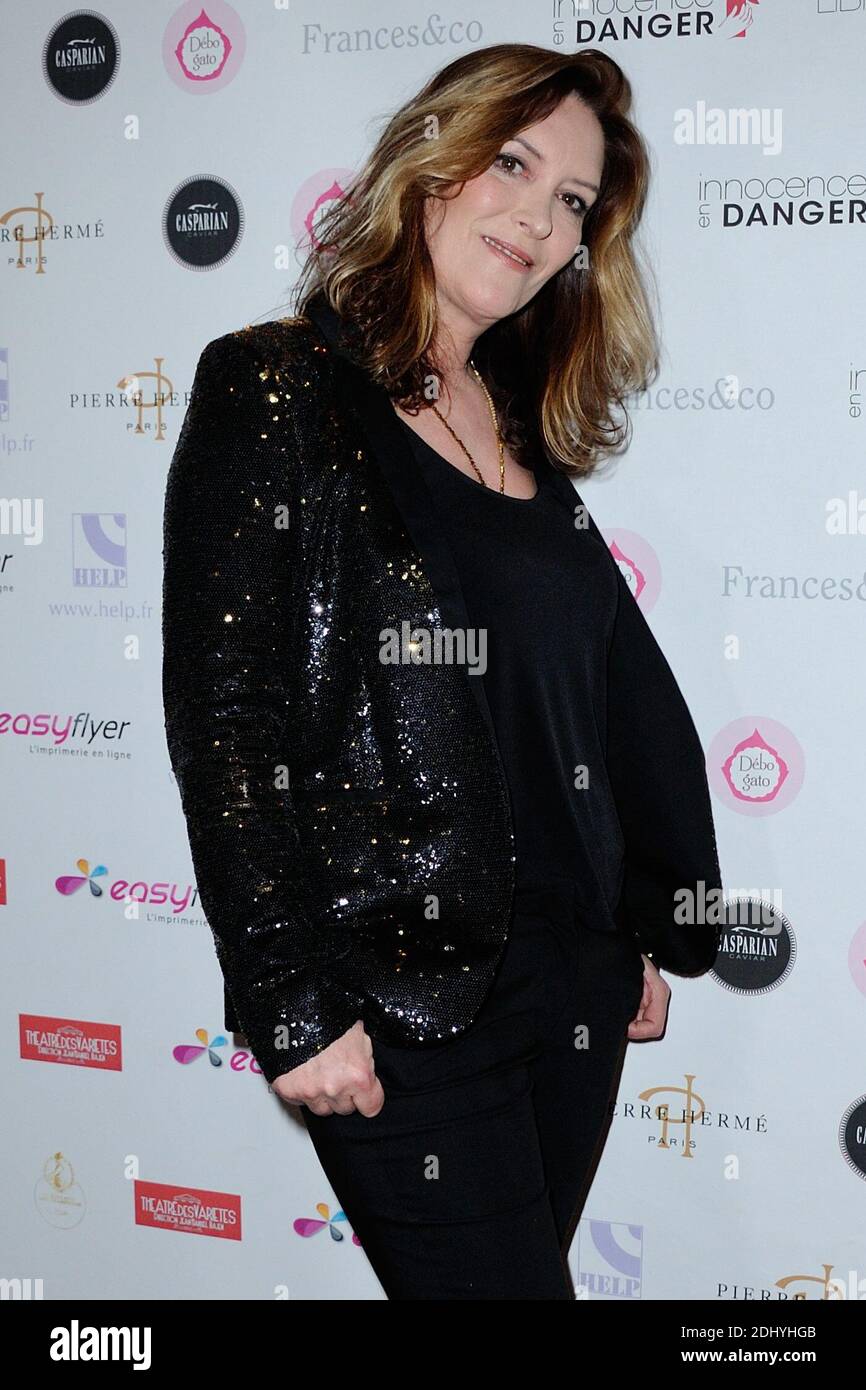 Sandrine Alexi assiste au photocall lors de la Soiree-Spectacle donnee ...