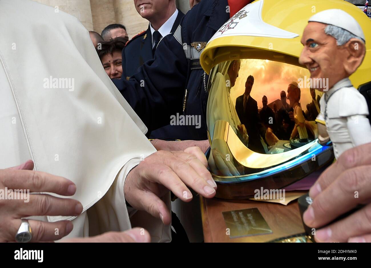 Casque de pompier hi-res stock photography and images - Alamy