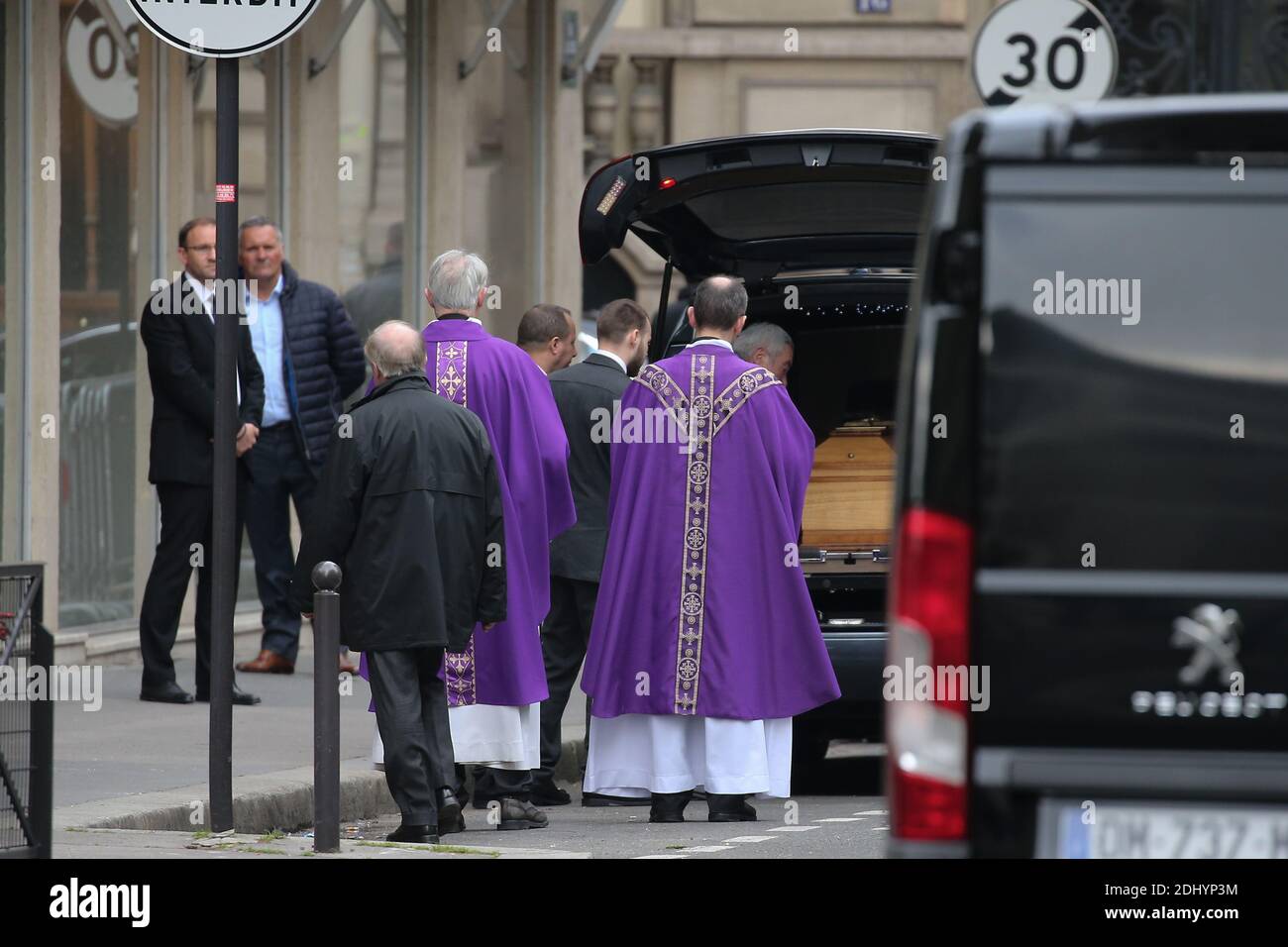 The coffin arriving at the funeral of Laurence Chirac (elder daughter ...