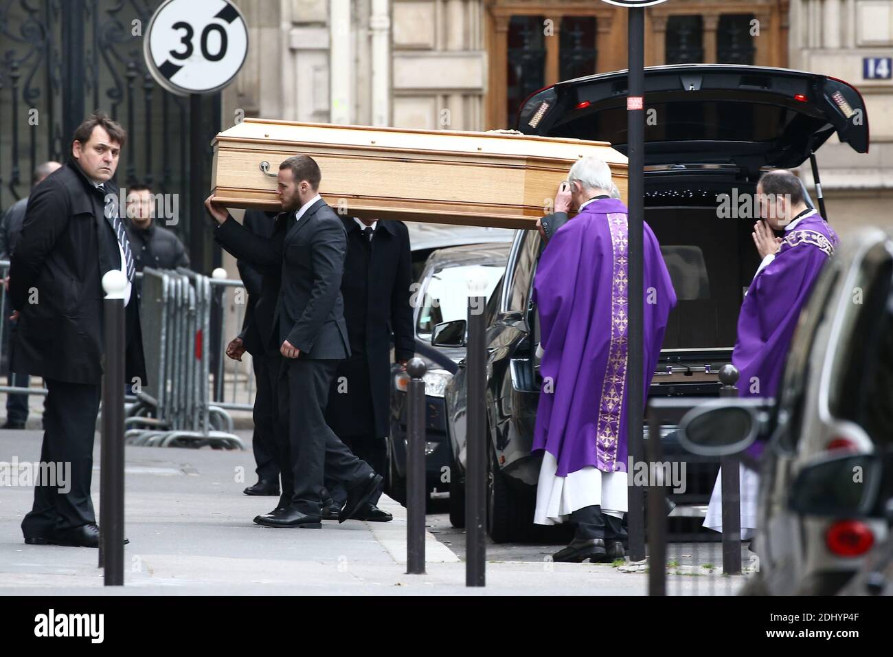 The coffin arriving at the funeral of Laurence Chirac (elder daughter ...