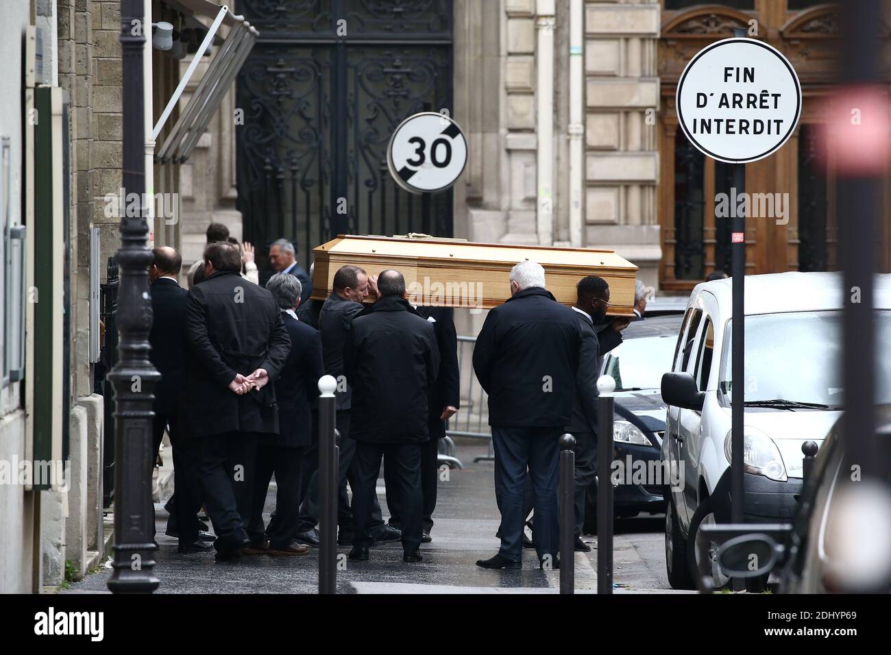The coffin leaving the funeral of Laurence Chirac (elder daughter of ...