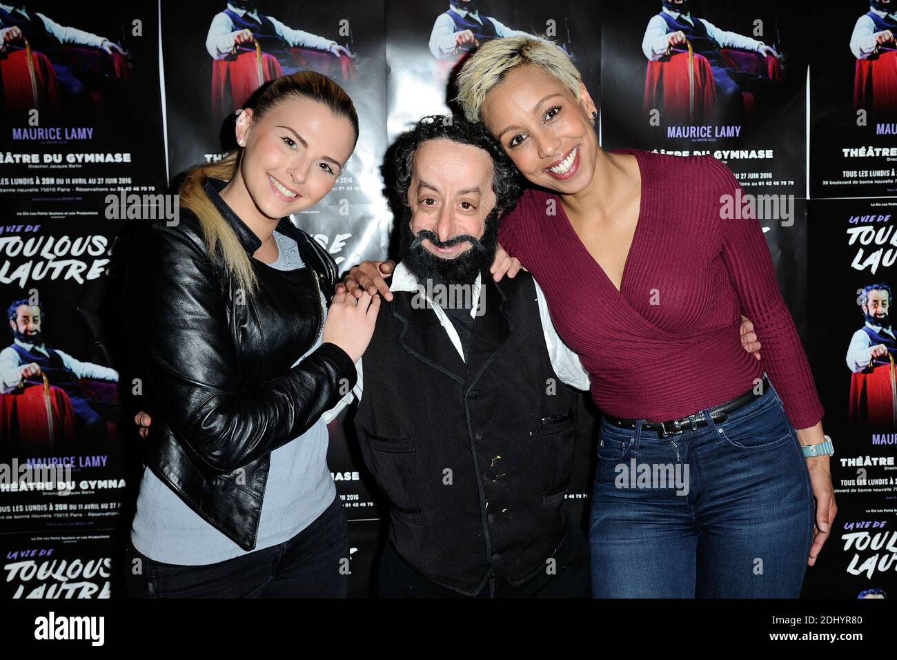 DJ Ayane et Bella (Kelly Vedovelli) avec Maurice Lamy assistent a la ...