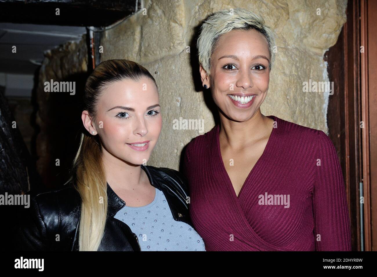 DJ Ayane et Bella (Kelly Vedovelli) assistent a la Generale de la piece ...