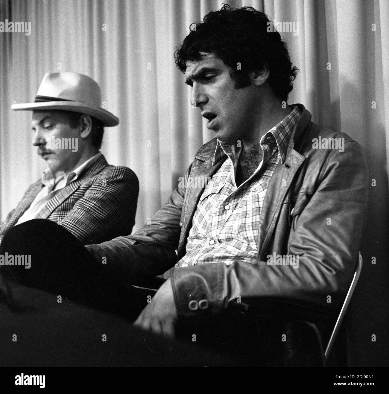 Elliott gould Black and White Stock Photos & Images - Alamy