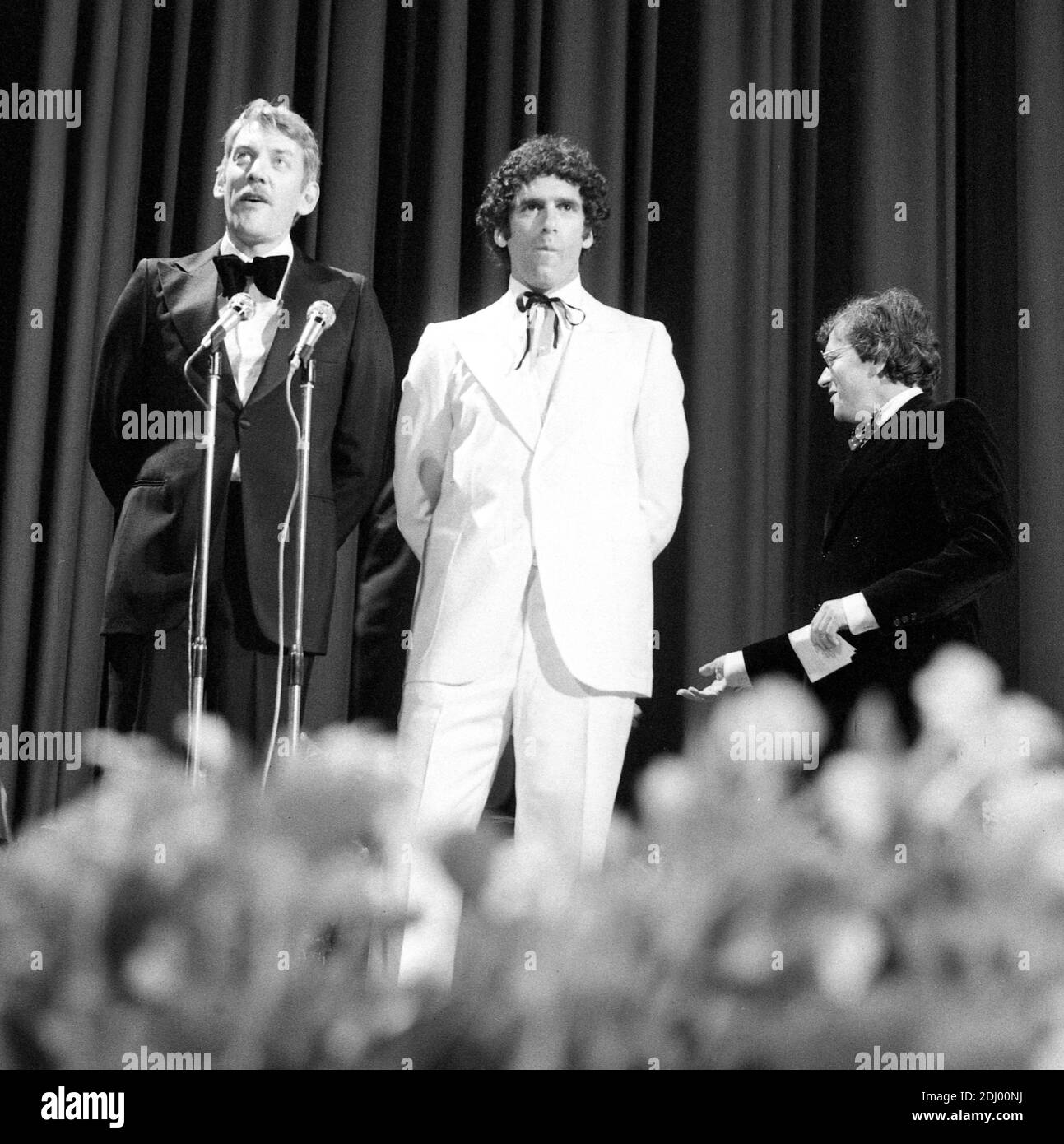File - Donald Sutherland and Elliott Gould attend the 27th Annual ...