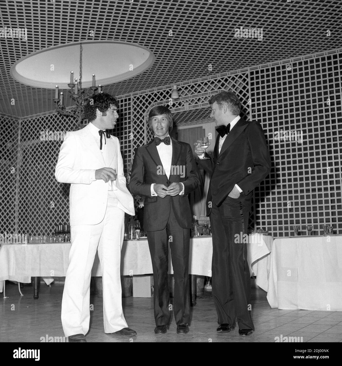 File - Donald Sutherland and Elliott Gould attend the 27th Annual ...