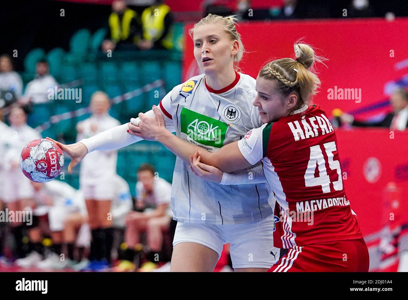 KOLDING, DENMARK - DECEMBER 12: Kim Naidzinavicius of Germany, Noemi ...