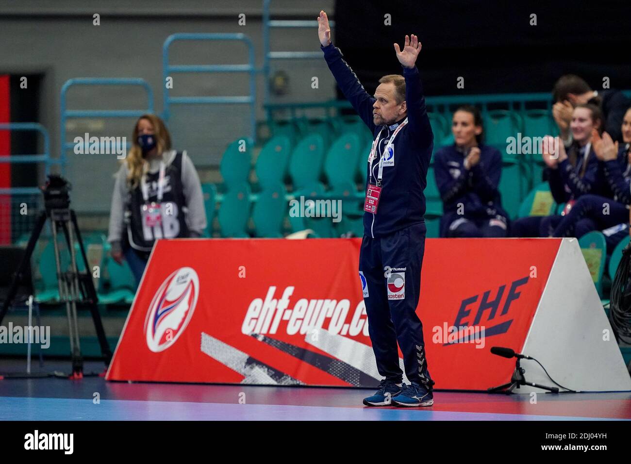 KOLDING, DENMARK - DECEMBER 12: Coach Thorir Hergeirsson of Norway ...