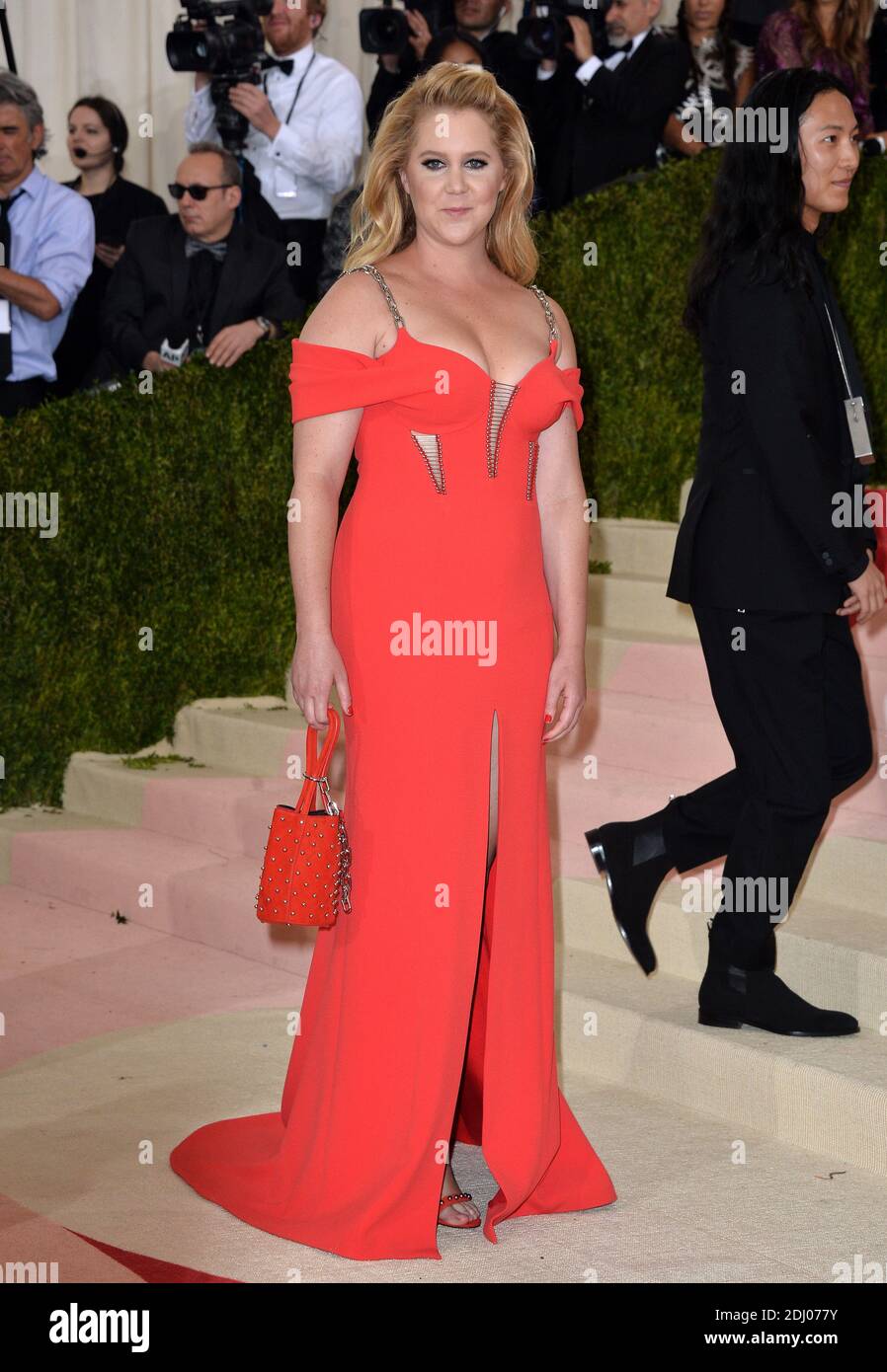 Amy Schumer attends the Manus x Machina: Fashion in an Age of ...