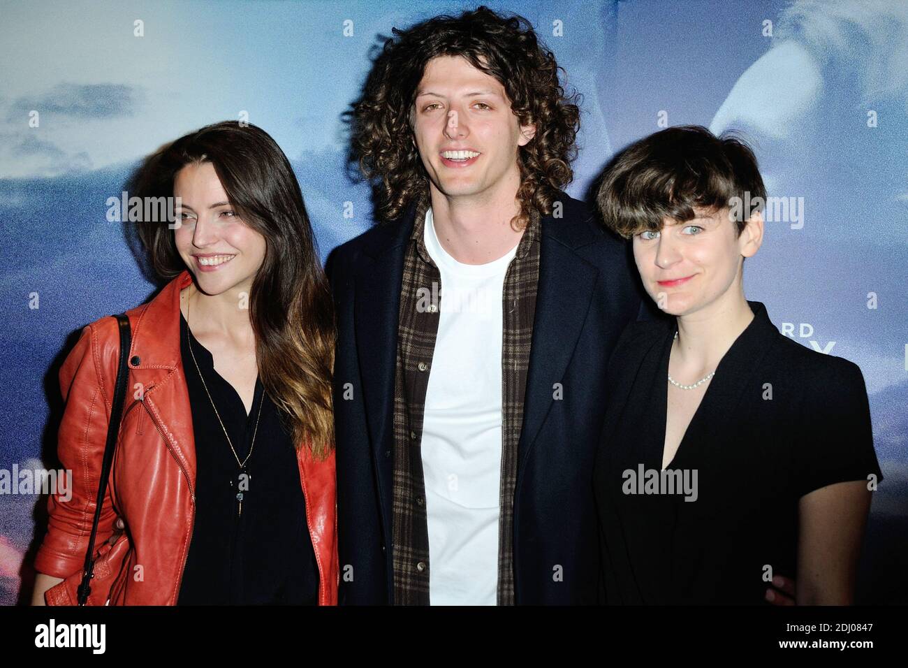 Romaine Cochet, Cesar Chouraqui et Jeanne Cremer assistent a la Premiere du film 'L'Origine de ...