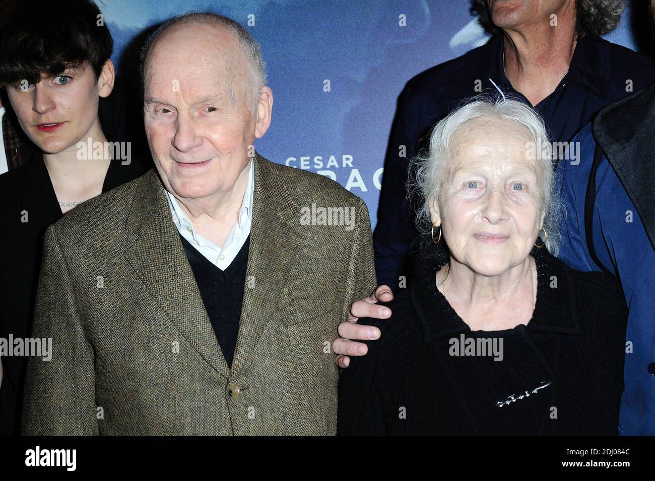 Michel Bouquet et Catherine Samie assistent a la Premiere du film 'L ...