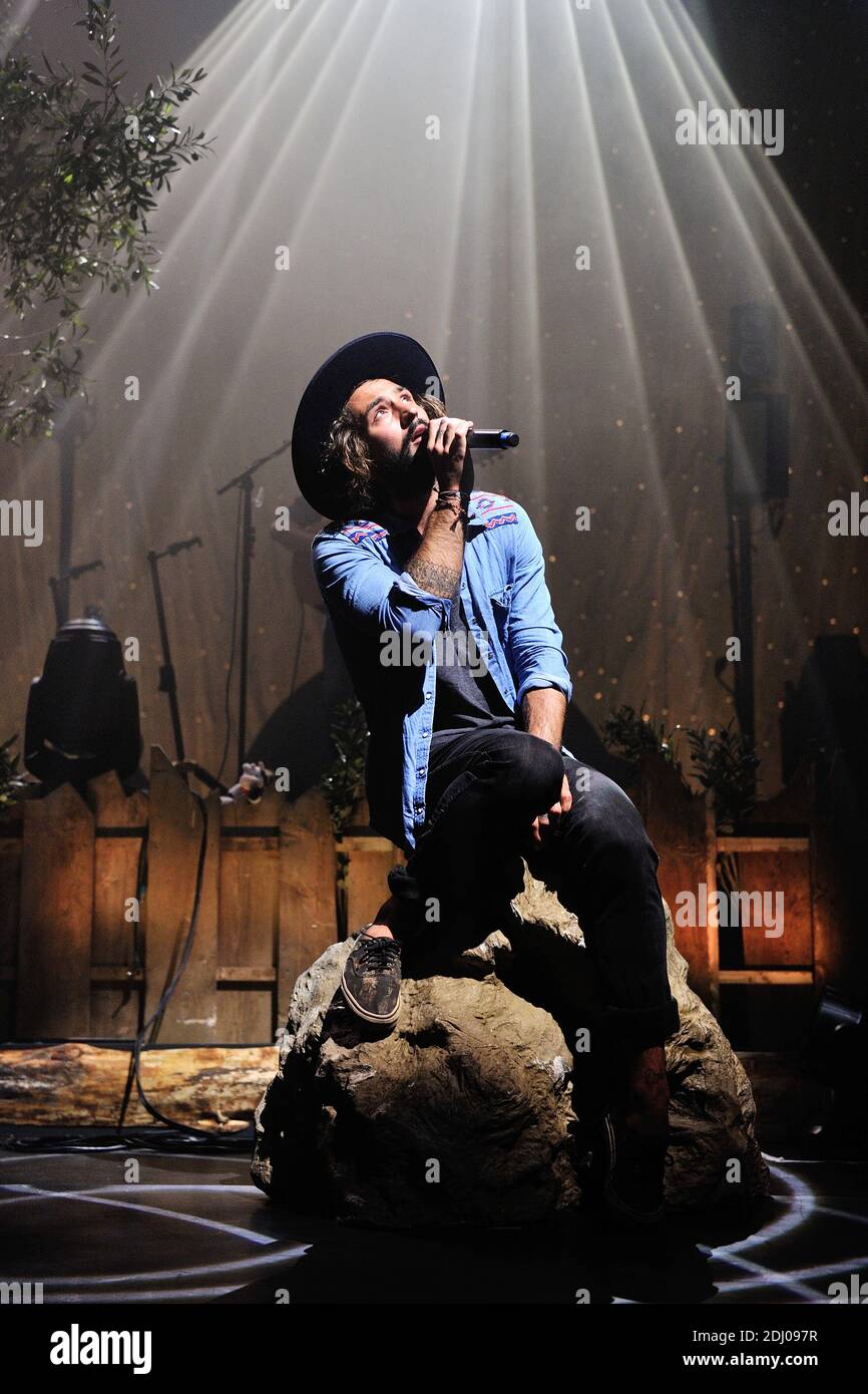 Florian Delavega (Frero Delavega) performe lors du concert de cloture ...