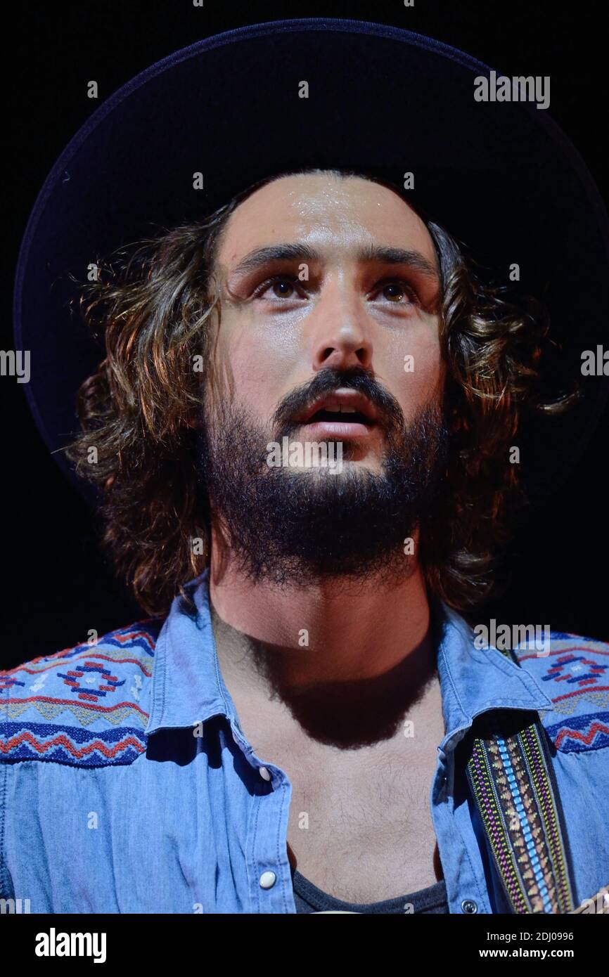 Florian Delavega (Frero Delavega) performe lors du concert de cloture ...