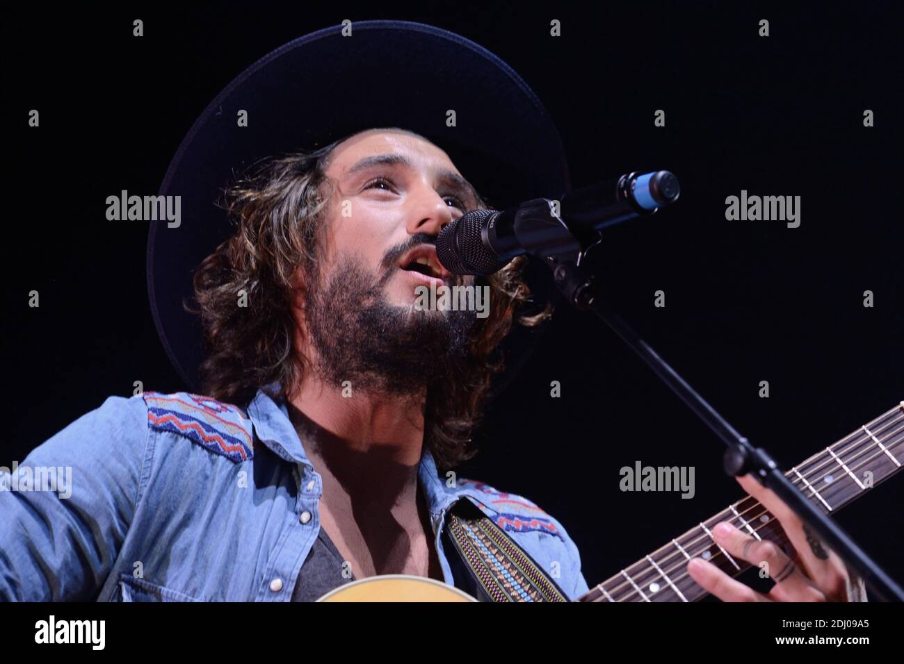 Florian Delavega (Frero Delavega) performe lors du concert de cloture ...