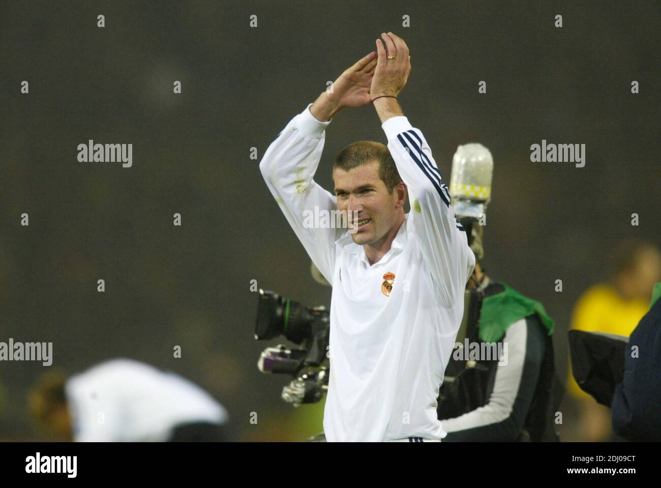 2002 champions league final real madrid hi-res stock photography and ...