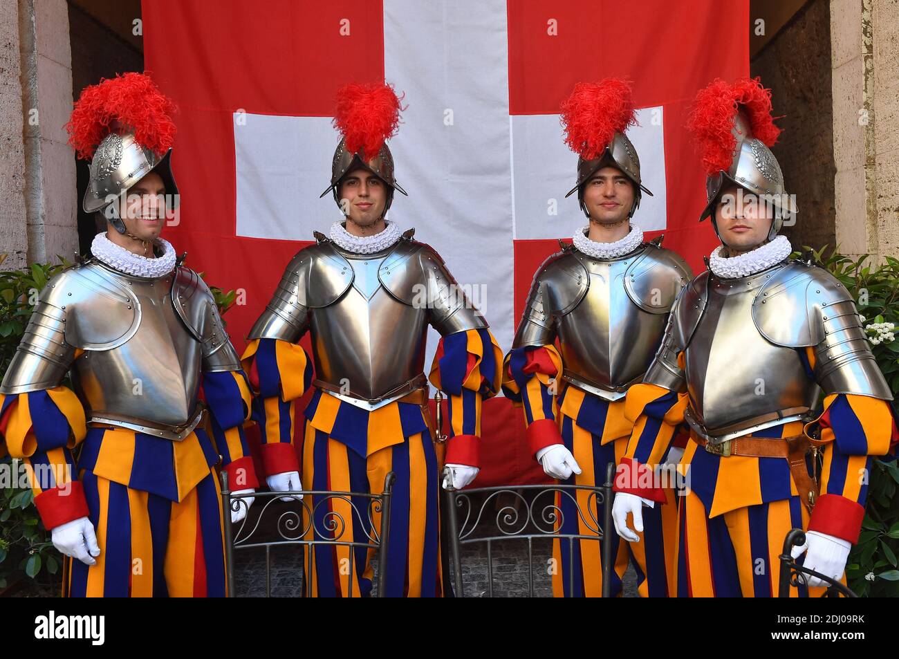 Vatican's swiss guards hi-res stock photography and images - Alamy
