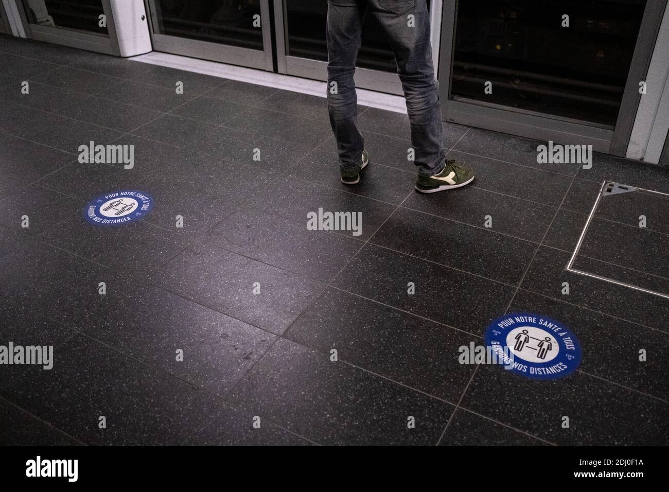 Sign indicating respect for social distancing. Paris the 2020-07-15 ...