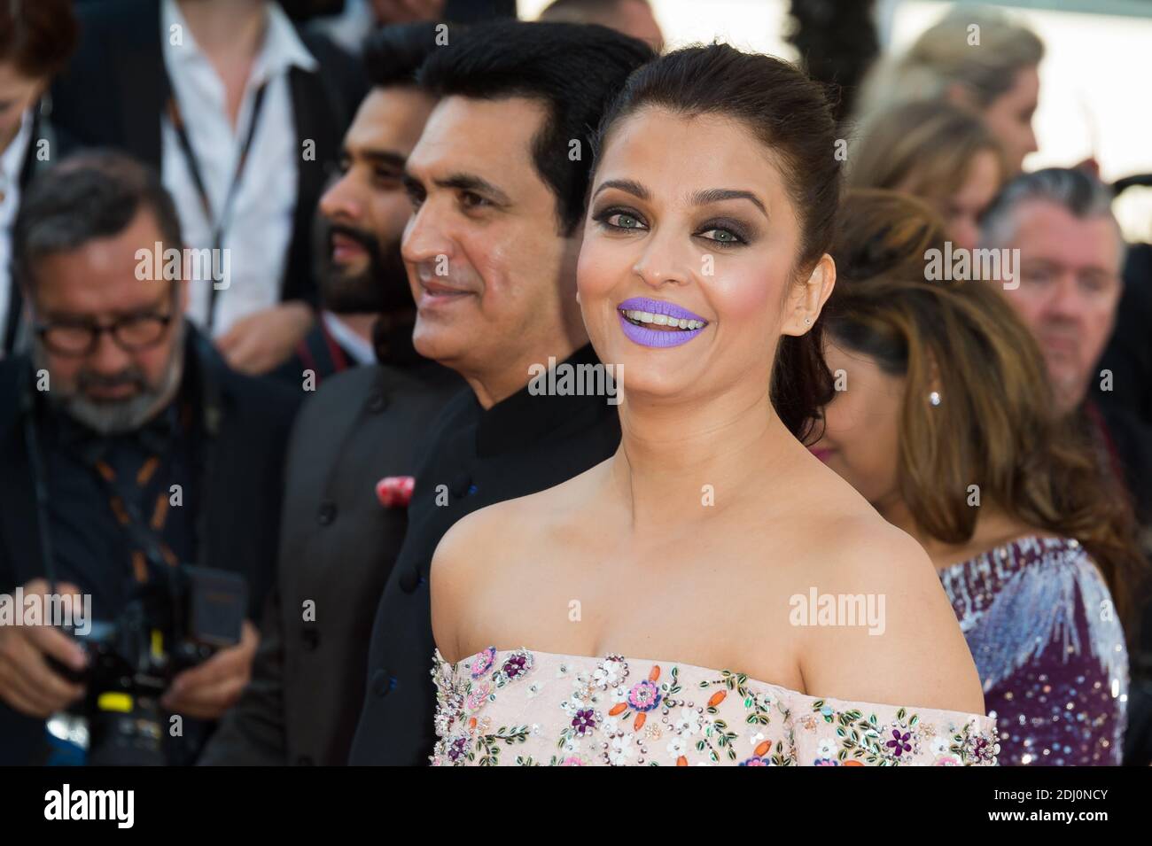 Aishwarya Rai arriving on the red carpet of 'Mal de pierres' screening ...