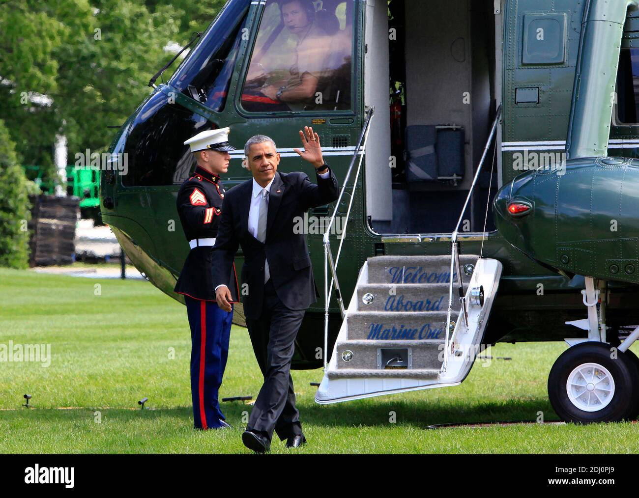 President Barak Obama arrives at the White House in Washington, DC, USA ...