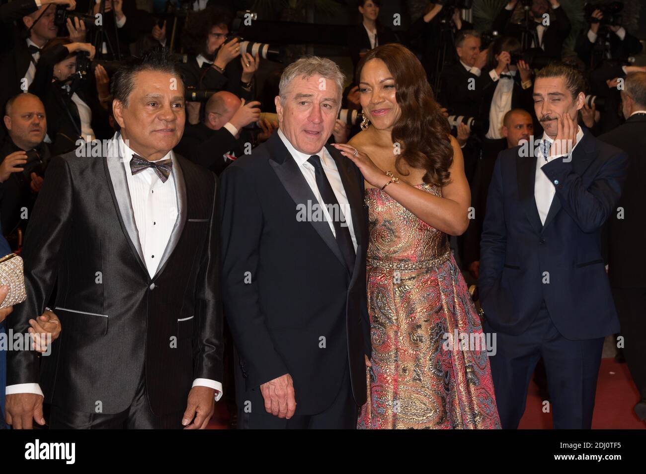 Director Jonathan Jakubowicz, Ana De Armas, Robert de Niro and his wife ...