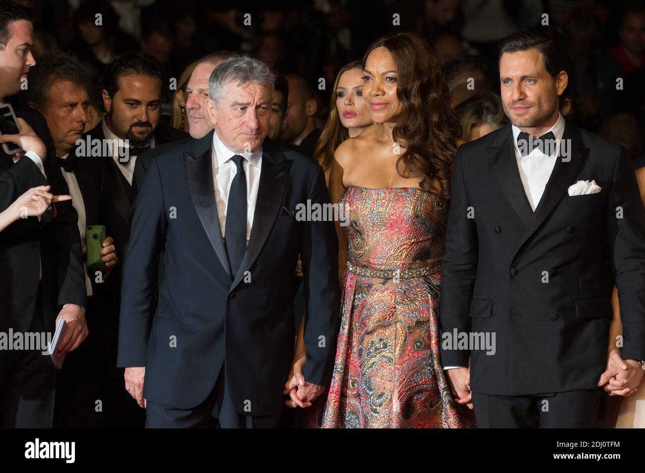 Director Jonathan Jakubowicz, Ana De Armas, Robert de Niro and his wife ...