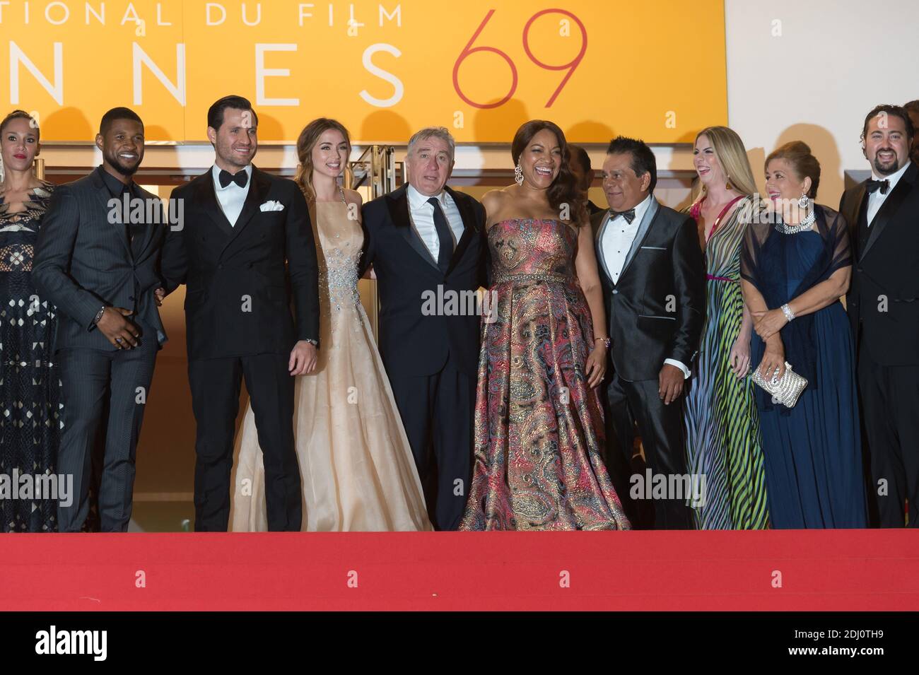 Director Jonathan Jakubowicz, Ana De Armas, Robert de Niro and his wife ...