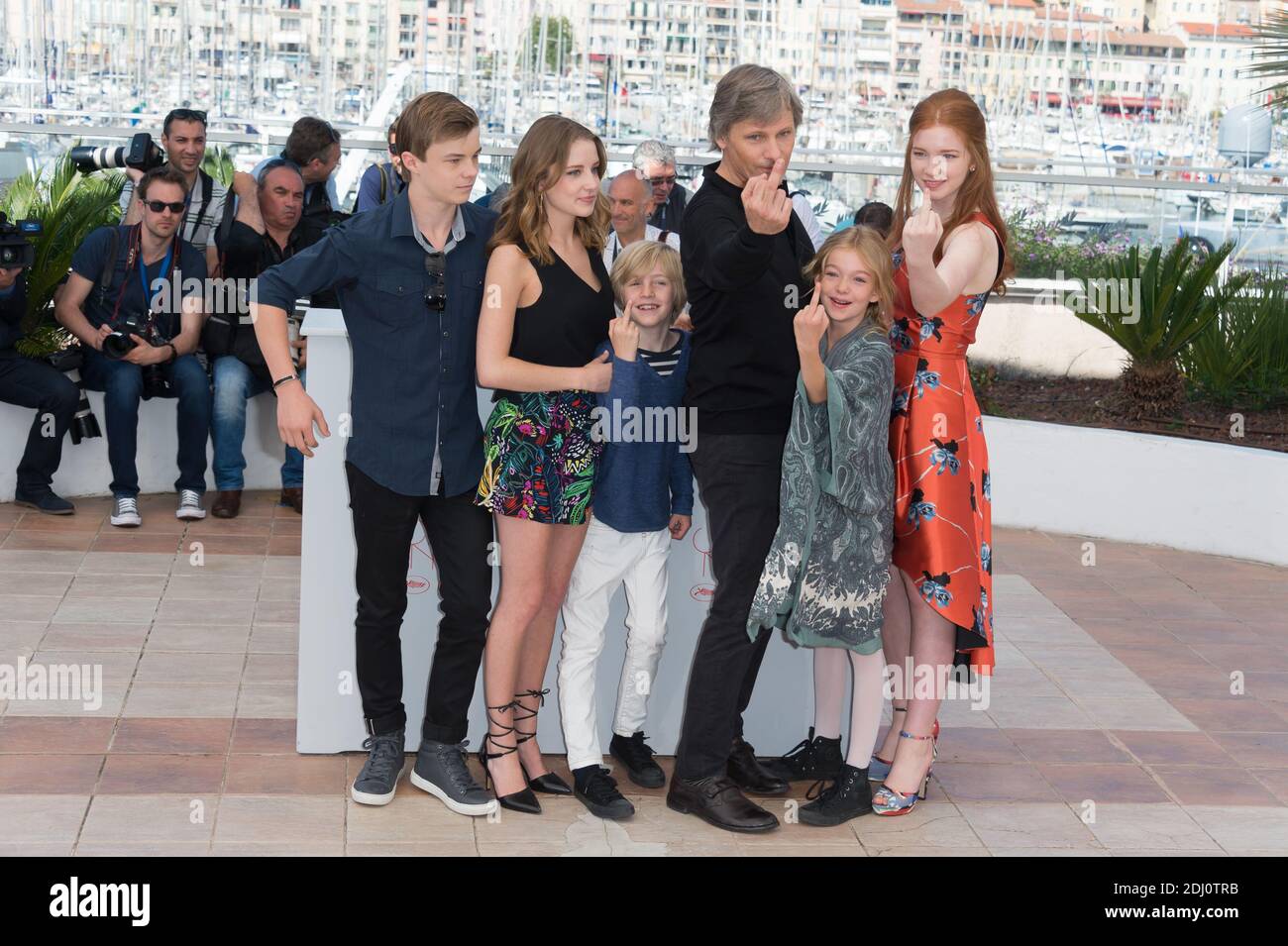 Nicholas Hamilton, Samantha Isler, Charlie Shotwell, Viggo Mortensen ...