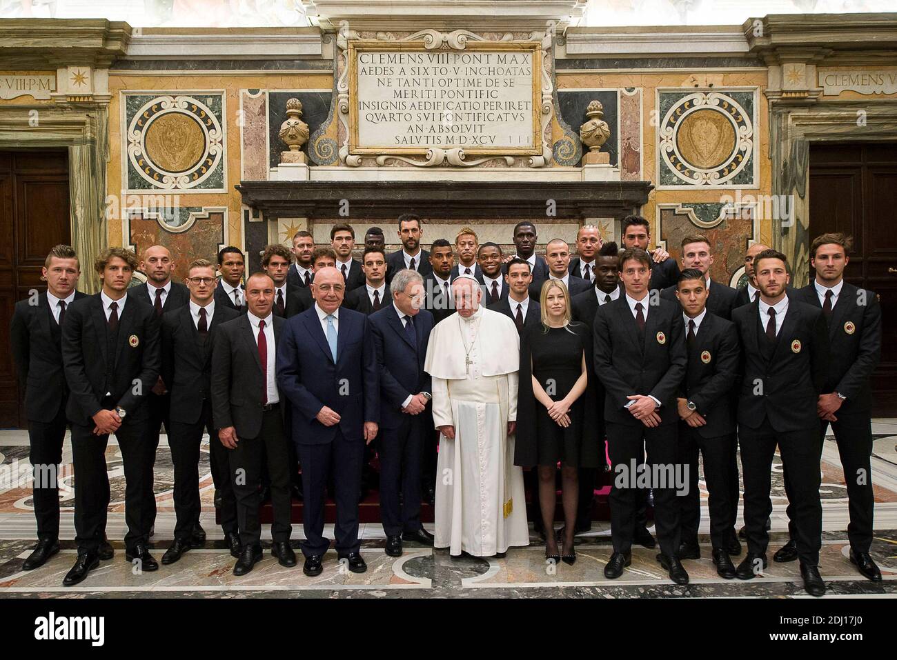 Pope Francis poses with AC Milan soccer team on May 20, 2016 at the ...