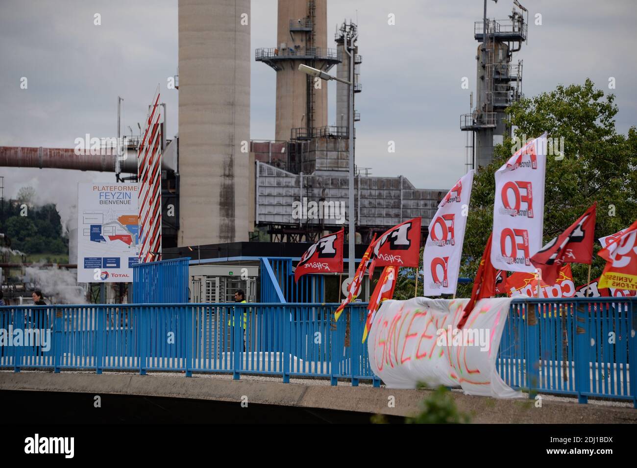 Oil Crisis in France.Oil refinery on strike in Feyzin, near Lyon ...