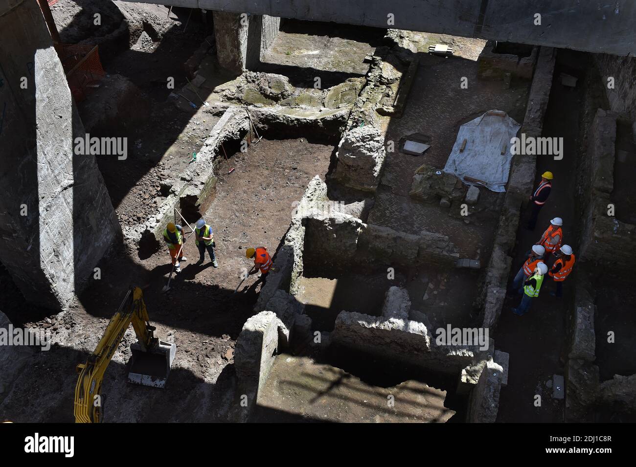 Roman construction subway hi-res stock photography and images - Alamy