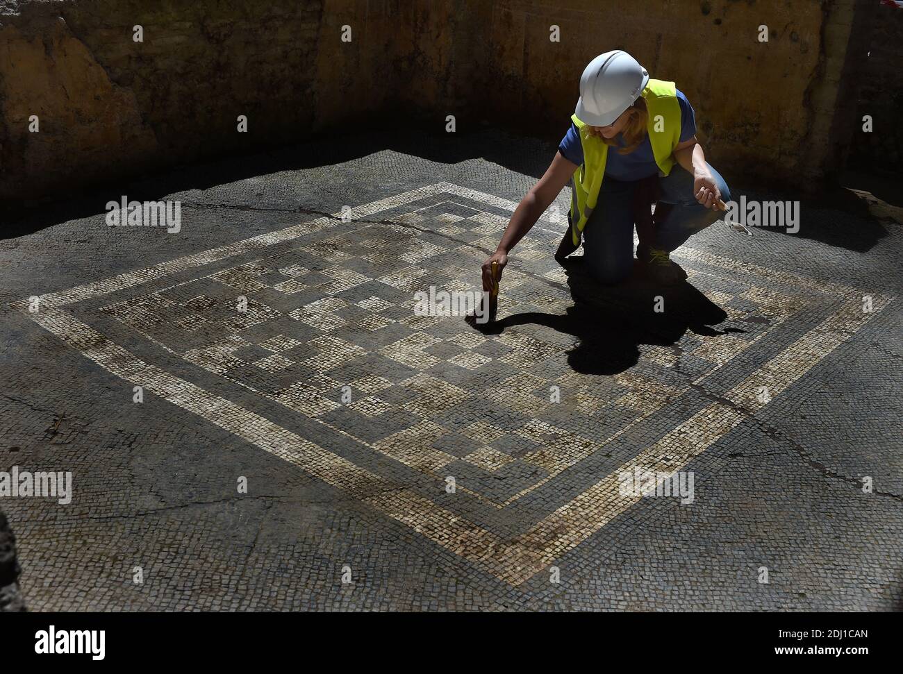 Military barracks roman hi-res stock photography and images - Alamy
