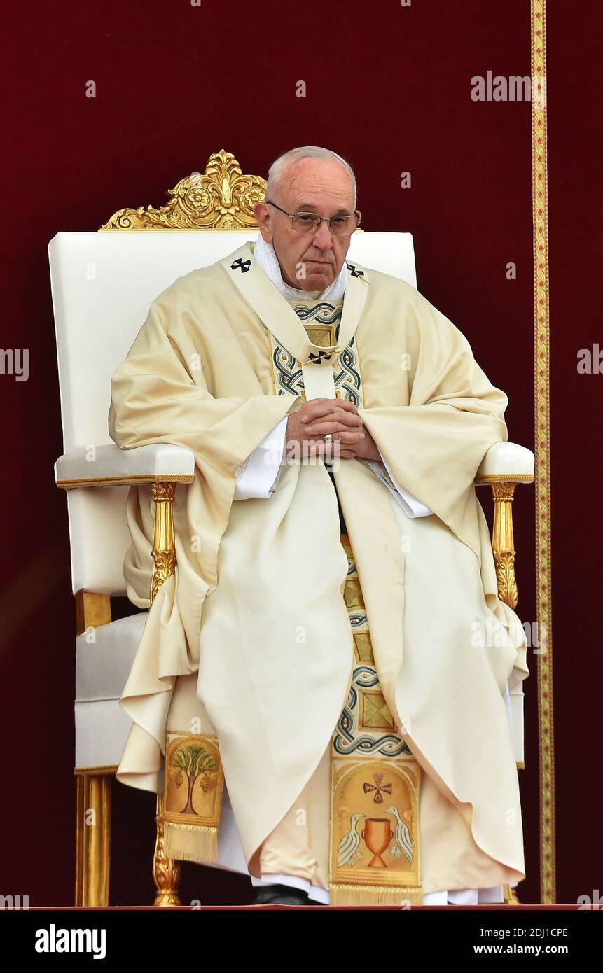 Pope Francis celebrates the Corpus Domini ceremony at Santa Maria ...