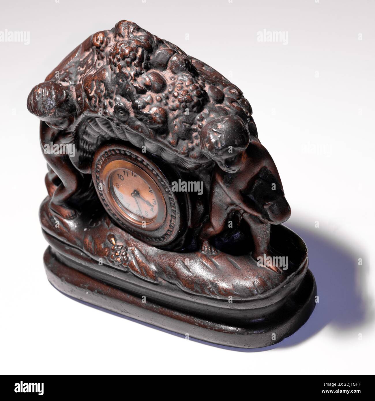 Antique clocks hi-res stock photography and images - Alamy