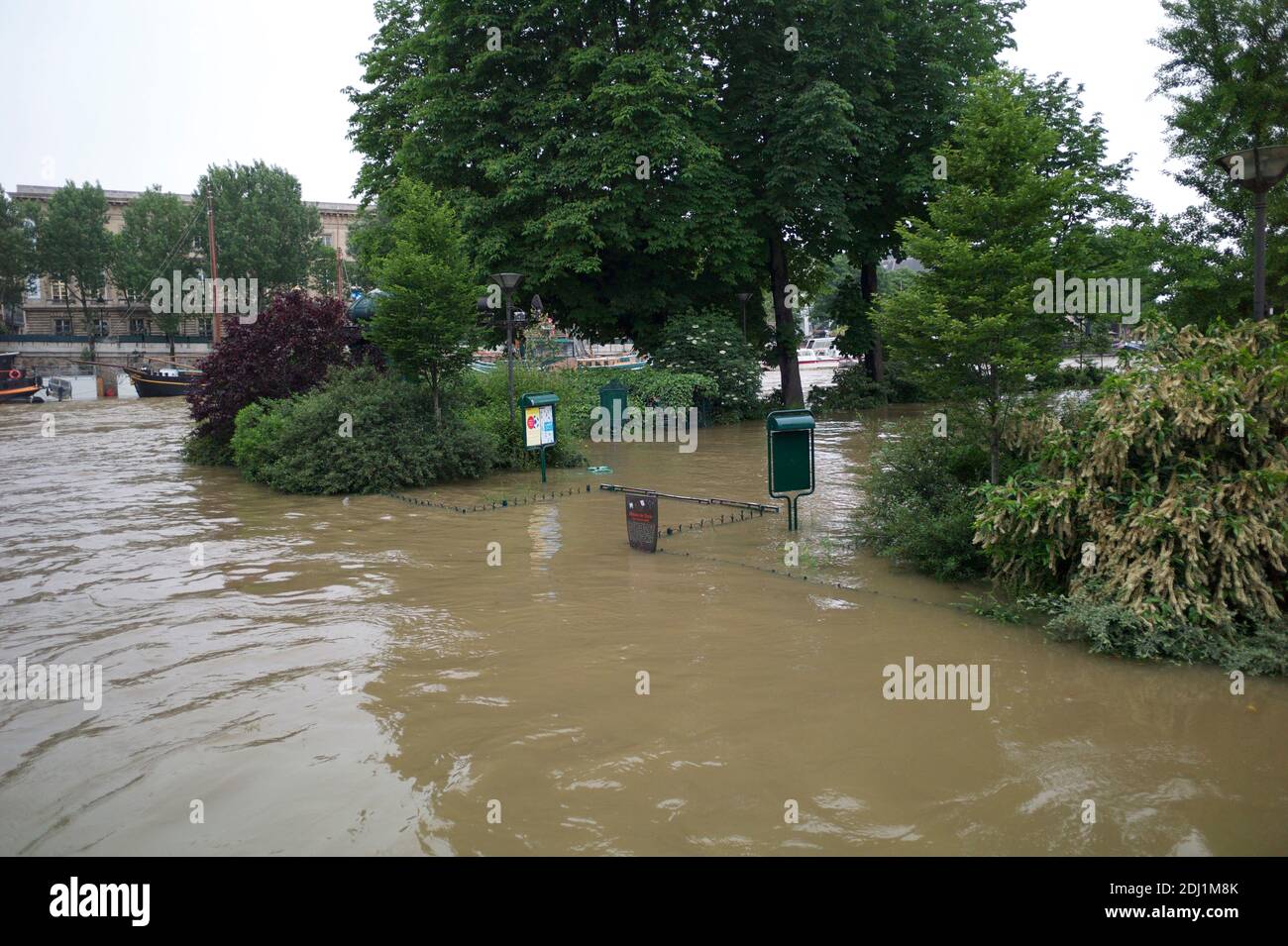 Inondation louvre hi-res stock photography and images - Alamy